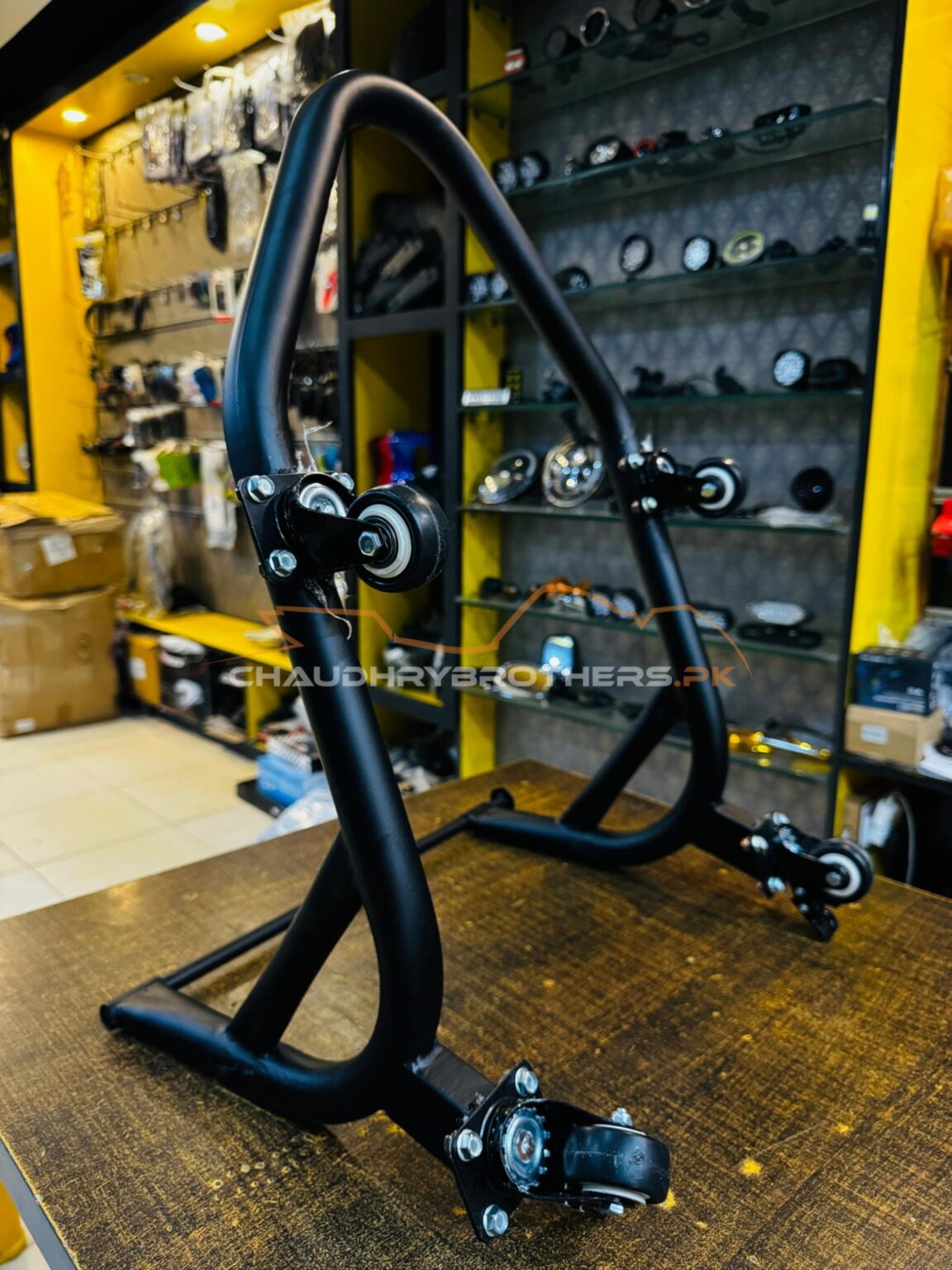 HIGH QUALITY 360 MOVABLE PADDOCK STAND – chaudhrybrothers.pk